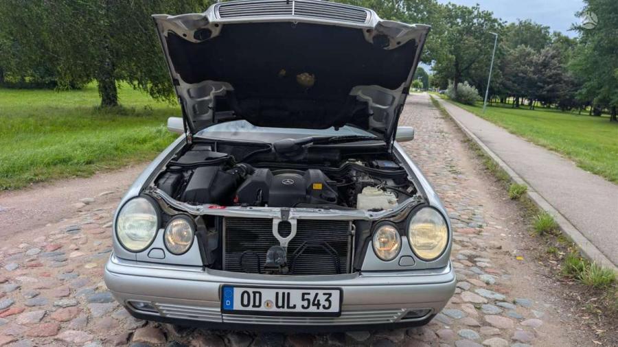 Серый Мерседес E 240 1999 в Клайпеда, объемом двигателя 2.40 л и пробегом 130 тыс. км за 5290 €, фото 32 на AUTOMOTO.COM.LV