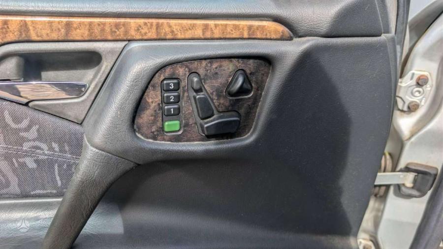Серый Мерседес E 240 1999 в Клайпеда, объемом двигателя 2.40 л и пробегом 130 тыс. км за 5290 €, фото 34 на AUTOMOTO.COM.LV