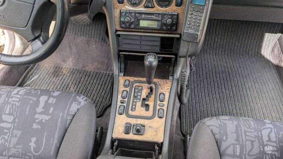 Серый Мерседес E 240 1999 в Клайпеда, объемом двигателя 2.40 л и пробегом 130 тыс. км за 5290 €, фото 41 на AUTOMOTO.COM.LV
