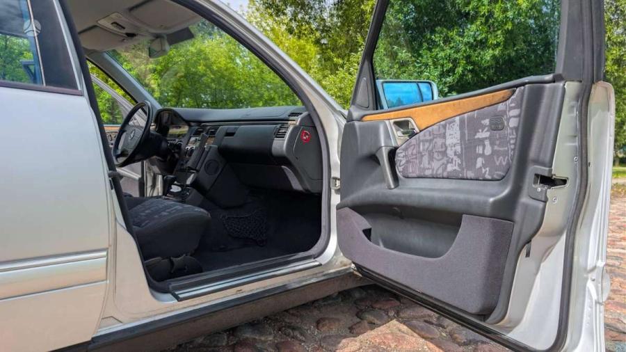 Серый Мерседес E 240 1999 в Клайпеда, объемом двигателя 2.40 л и пробегом 130 тыс. км за 5290 €, фото 42 на AUTOMOTO.COM.LV