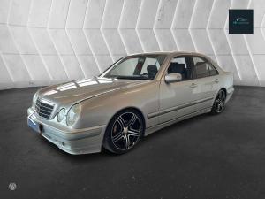 Pelēks Mercedes-Benz E 240 2000 Kauņa, ar dzinēja tilpumu 2.40 L un nobraukumu 190 tūkst. km par 2500 €, foto  vietnē AUTOMOTO.COM.LV