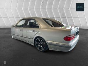 Pelēks Mercedes-Benz E 240 2000 Kauņa, ar dzinēja tilpumu 2.40 L un nobraukumu 190 tūkst. km par 2500 €, foto 3 vietnē AUTOMOTO.COM.LV