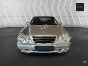 Pelēks Mercedes-Benz E 240 2000 Kauņa, ar dzinēja tilpumu 2.40 L un nobraukumu 190 tūkst. km par 2500 €, foto 4 vietnē AUTOMOTO.COM.LV