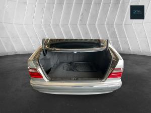 Pelēks Mercedes-Benz E 240 2000 Kauņa, ar dzinēja tilpumu 2.40 L un nobraukumu 190 tūkst. km par 2500 €, foto 5 vietnē AUTOMOTO.COM.LV
