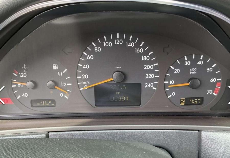 Pelēks Mercedes-Benz E 240 2000 Kauņa, ar dzinēja tilpumu 2.40 L un nobraukumu 190 tūkst. km par 2500 €, foto 8 vietnē AUTOMOTO.COM.LV