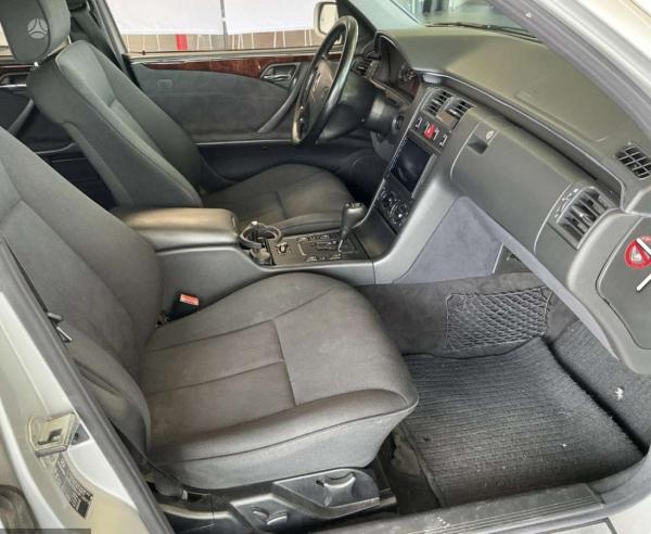Grey Mercedes-Benz E 240 2000 in Kaunas, with an engine capacity of 2.40 L and mileage of 190 thousand km for 2500 €, photo 9 on AUTOMOTO.COM.LV