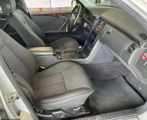 Pelēks Mercedes-Benz E 240 2000 Kauņa, ar dzinēja tilpumu 2.40 L un nobraukumu 190 tūkst. km par 2500 €, foto 9 vietnē AUTOMOTO.COM.LV