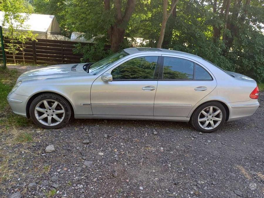 Pelēks Mercedes-Benz E 240 2002 Klaipėda, ar dzinēja tilpumu 2.60 L un nobraukumu 157 tūkst. km par 4200 €, foto 5 vietnē AUTOMOTO.COM.LV