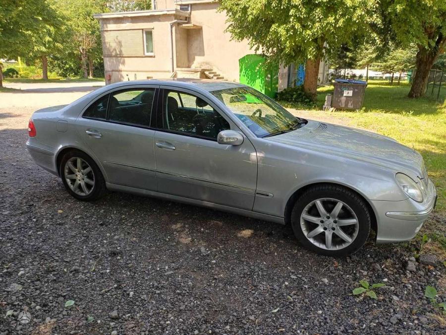 Pelēks Mercedes-Benz E 240 2002 Klaipėda, ar dzinēja tilpumu 2.60 L un nobraukumu 157 tūkst. km par 4200 €, foto 7 vietnē AUTOMOTO.COM.LV