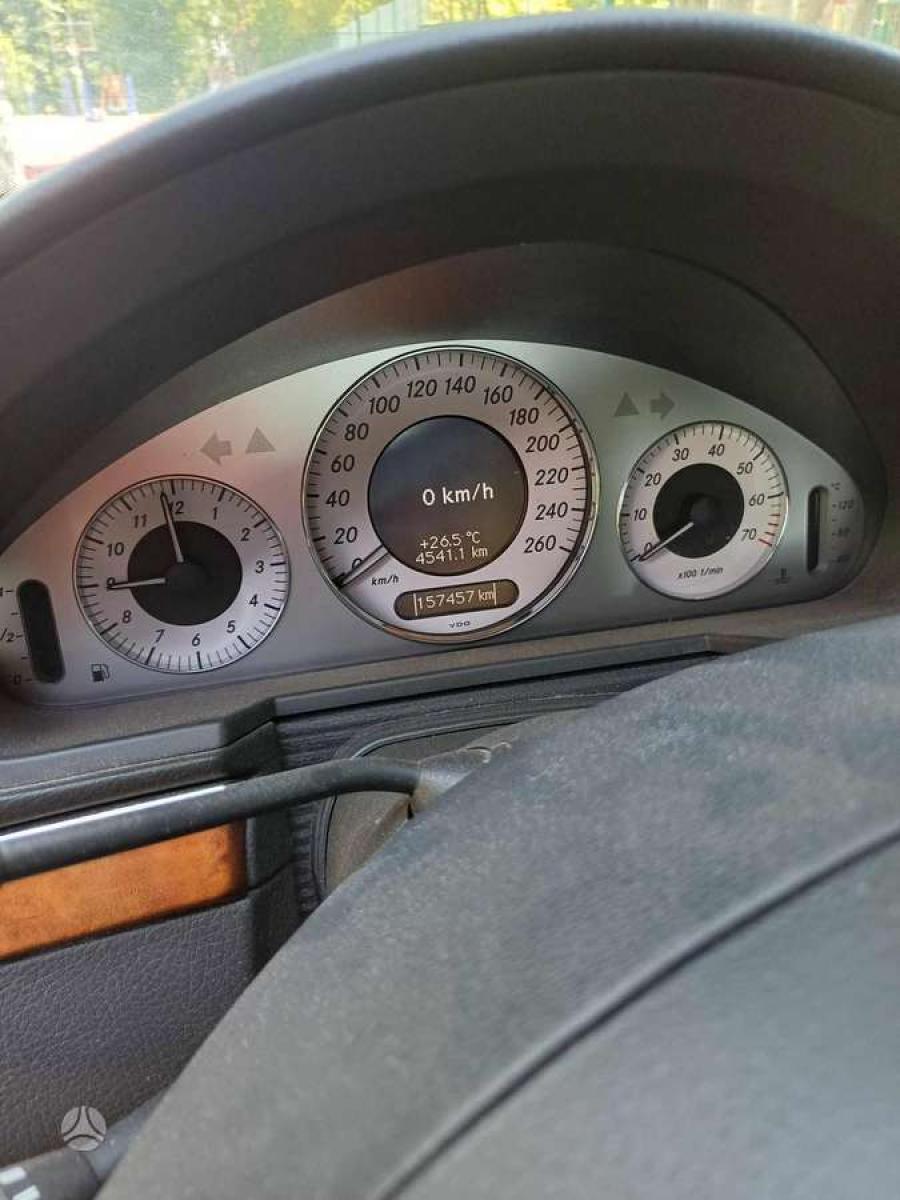 Pelēks Mercedes-Benz E 240 2002 Klaipėda, ar dzinēja tilpumu 2.60 L un nobraukumu 157 tūkst. km par 4200 €, foto 9 vietnē AUTOMOTO.COM.LV