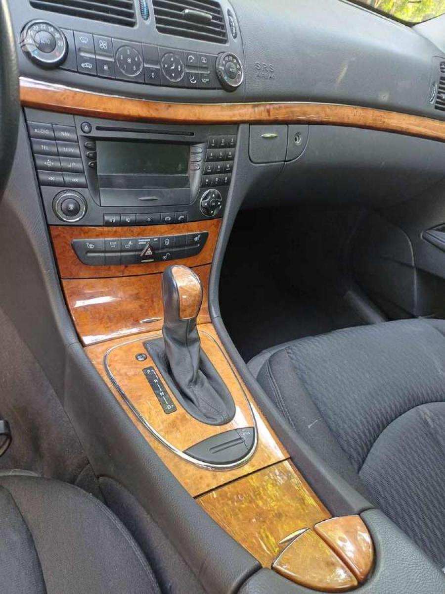 Pelēks Mercedes-Benz E 240 2002 Klaipėda, ar dzinēja tilpumu 2.60 L un nobraukumu 157 tūkst. km par 4200 €, foto 13 vietnē AUTOMOTO.COM.LV