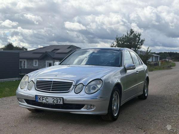 Серый Мерседес E 240 2002 в Вильнюс, объемом двигателя 2.60 л и пробегом 235 тыс. км за 1950 €, фото 2 на AUTOMOTO.COM.LV