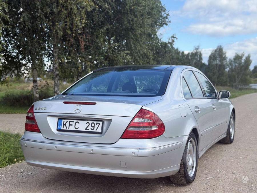 Серый Мерседес E 240 2002 в Вильнюс, объемом двигателя 2.60 л и пробегом 235 тыс. км за 1950 €, фото 3 на AUTOMOTO.COM.LV