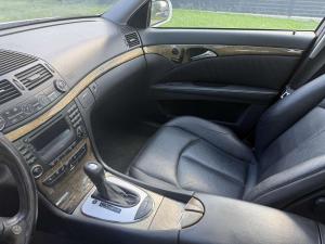 Серый Мерседес E 240 2002 в Вильнюс, объемом двигателя 2.60 л и пробегом 235 тыс. км за 1950 €, фото 8 на AUTOMOTO.COM.LV