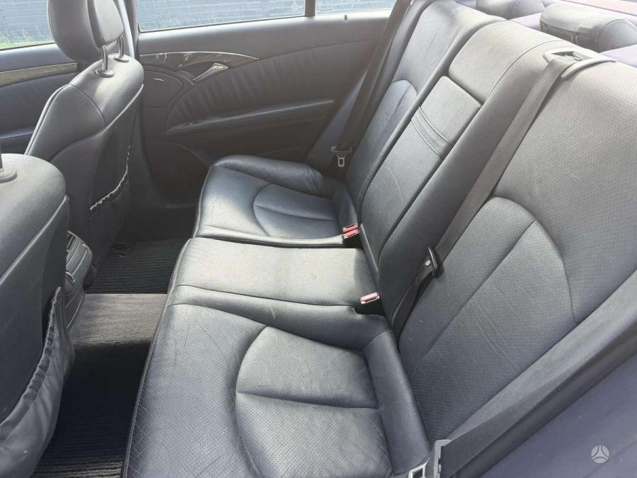 Серый Мерседес E 240 2002 в Вильнюс, объемом двигателя 2.60 л и пробегом 235 тыс. км за 1950 €, фото 12 на AUTOMOTO.COM.LV