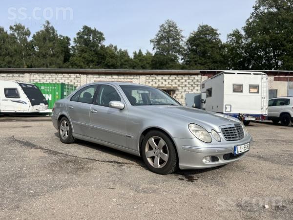 Pelēks Mercedes-Benz E 240 2002 Jūrmala, ar dzinēja tilpumu 2.40 L un nobraukumu 224 tūkst. km par 2350 €, foto 1 vietnē AUTOMOTO.COM.LV
