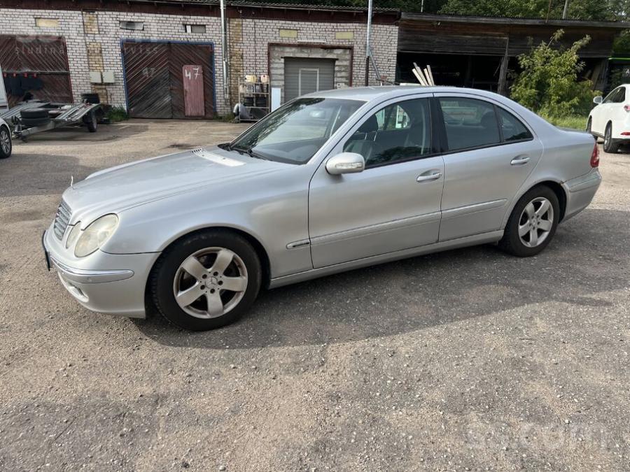 Pelēks Mercedes-Benz E 240 2002 Jūrmala, ar dzinēja tilpumu 2.40 L un nobraukumu 224 tūkst. km par 2350 €, foto 4 vietnē AUTOMOTO.COM.LV