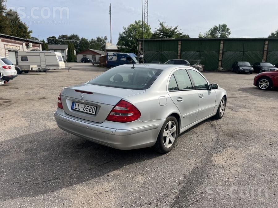 Pelēks Mercedes-Benz E 240 2002 Jūrmala, ar dzinēja tilpumu 2.40 L un nobraukumu 224 tūkst. km par 2350 €, foto 5 vietnē AUTOMOTO.COM.LV