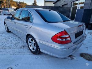 Pelēks Mercedes-Benz E 240 2003 Kauņa, ar dzinēja tilpumu 2.60 L un nobraukumu 194 tūkst. km par 4300 €, foto 2 vietnē AUTOMOTO.COM.LV