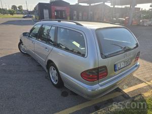 Grey Mercedes-Benz E 240 2001 in Riga, with an engine capacity of 2.60 L and mileage of 277 thousand km for 2190 €, photo 4 on AUTOMOTO.COM.LV