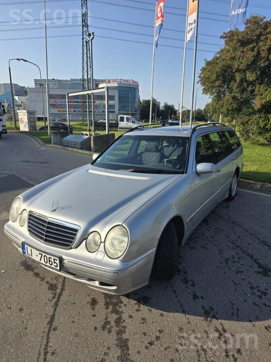 Grey Mercedes-Benz E 240 2001 in Riga, with an engine capacity of 2.60 L and mileage of 277 thousand km for 2190 €, photo 5 on AUTOMOTO.COM.LV