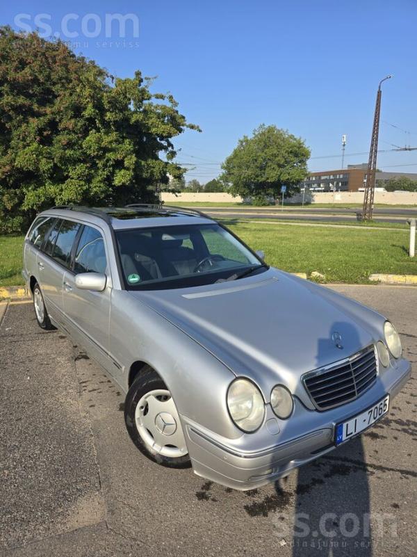 Pelēks Mercedes-Benz E 240 2001 Rīga, ar dzinēja tilpumu 2.60 L un nobraukumu 277 tūkst. km par 2190 €, foto 1 vietnē AUTOMOTO.COM.LV