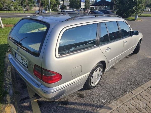 Pelēks Mercedes-Benz E 240 2001 Rīga, ar dzinēja tilpumu 2.60 L un nobraukumu 277 tūkst. km par 2190 €, foto 2 vietnē AUTOMOTO.COM.LV