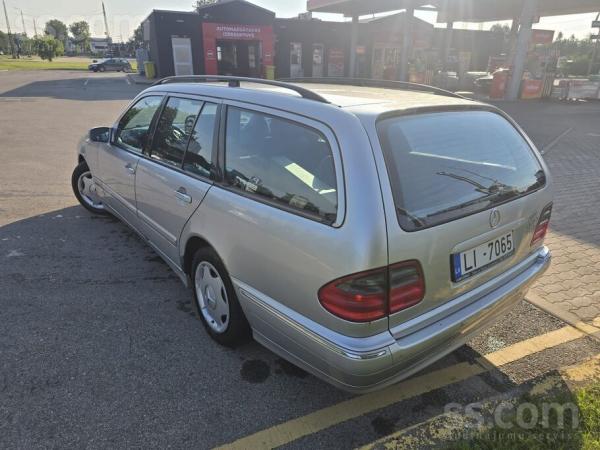 Pelēks Mercedes-Benz E 240 2001 Rīga, ar dzinēja tilpumu 2.60 L un nobraukumu 277 tūkst. km par 2190 €, foto 3 vietnē AUTOMOTO.COM.LV