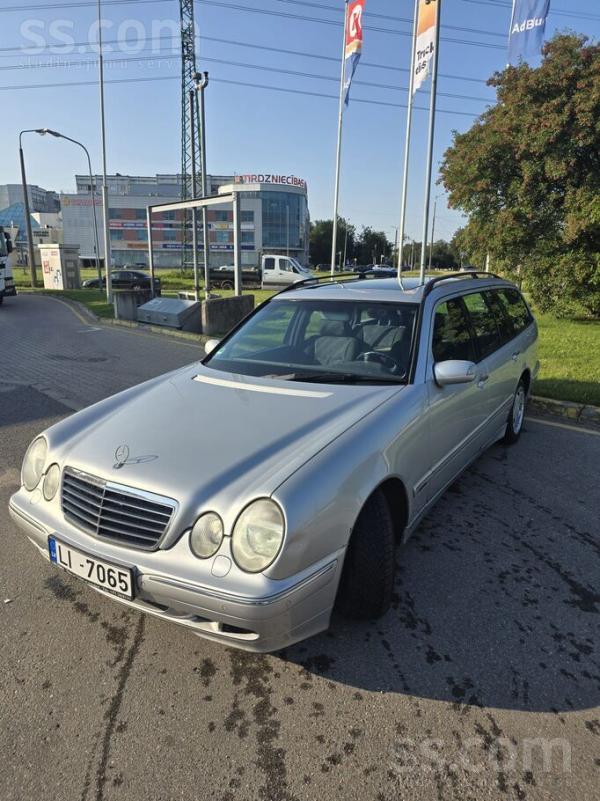 Pelēks Mercedes-Benz E 240 2001 Rīga, ar dzinēja tilpumu 2.60 L un nobraukumu 277 tūkst. km par 2190 €, foto 4 vietnē AUTOMOTO.COM.LV