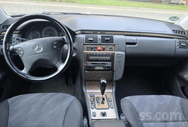Pelēks Mercedes-Benz E 240 2001 Rīga, ar dzinēja tilpumu 2.60 L un nobraukumu 277 tūkst. km par 2190 €, foto 5 vietnē AUTOMOTO.COM.LV