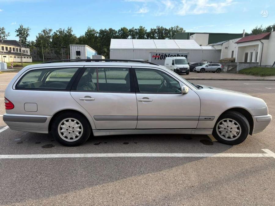 Серый Мерседес E 240 2002 в Пренай, объемом двигателя 2.60 л и пробегом 294 тыс. км за 2100 €, фото 5 на AUTOMOTO.COM.LV
