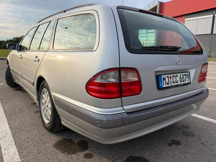 Серый Мерседес E 240 2002 в Пренай, объемом двигателя 2.60 л и пробегом 294 тыс. км за 2100 €, фото 9 на AUTOMOTO.COM.LV