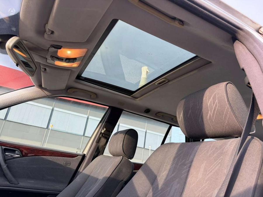 Серый Мерседес E 240 2002 в Пренай, объемом двигателя 2.60 л и пробегом 294 тыс. км за 2100 €, фото 16 на AUTOMOTO.COM.LV