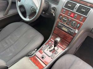 Серый Мерседес E 240 2002 в Пренай, объемом двигателя 2.60 л и пробегом 294 тыс. км за 2100 €, фото 17 на AUTOMOTO.COM.LV