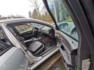 Pelēks Mercedes-Benz E 240 2003 Viļņa, ar dzinēja tilpumu 2.60 L un nobraukumu 300 tūkst. km par 1650 €, foto 20 vietnē AUTOMOTO.COM.LV