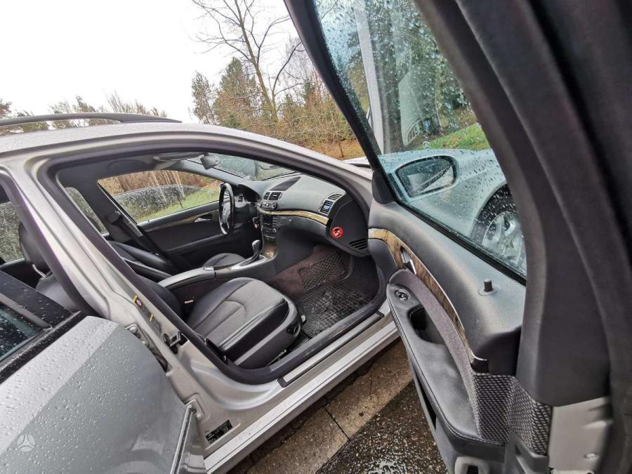 Pelēks Mercedes-Benz E 240 2003 Viļņa, ar dzinēja tilpumu 2.60 L un nobraukumu 300 tūkst. km par 1650 €, foto 20 vietnē AUTOMOTO.COM.LV