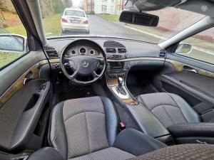 Pelēks Mercedes-Benz E 240 2003 Viļņa, ar dzinēja tilpumu 2.60 L un nobraukumu 300 tūkst. km par 1650 €, foto 22 vietnē AUTOMOTO.COM.LV