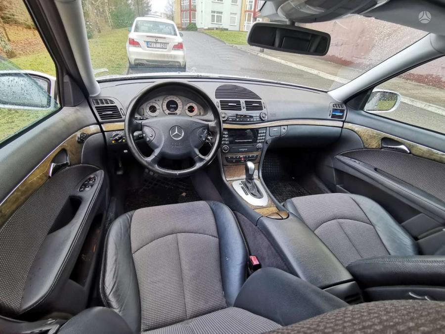 Pelēks Mercedes-Benz E 240 2003 Viļņa, ar dzinēja tilpumu 2.60 L un nobraukumu 300 tūkst. km par 1650 €, foto 22 vietnē AUTOMOTO.COM.LV