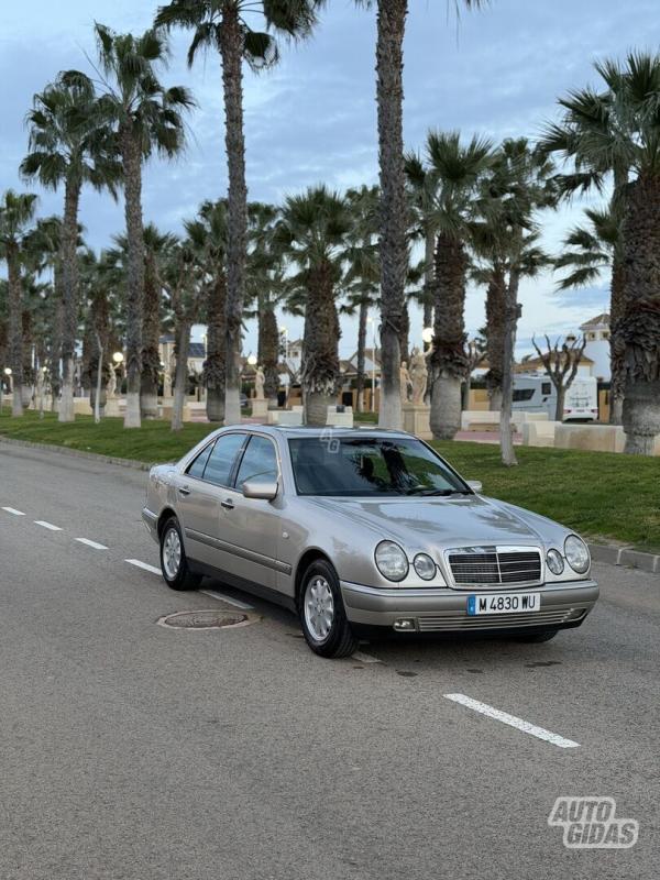 Mercedes-Benz E 240 1998 in Taurage, with an engine capacity of 2.40 L and mileage of 268 thousand km for 4000 €, photo 1 on AUTOMOTO.COM.LV