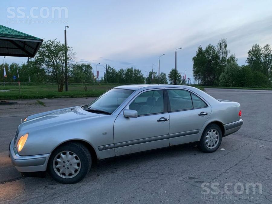 Mercedes-Benz E 240 1999 Rīga, ar dzinēja tilpumu 2.40 L un nobraukumu 220 tūkst. km par 1200 €, foto 4 vietnē AUTOMOTO.COM.LV