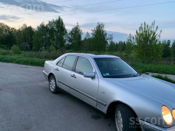 Мерседес E 240 1999 в Рига, объемом двигателя 2.40 л и пробегом 220 тыс. км за 1200 €, фото 4 на AUTOMOTO.COM.LV