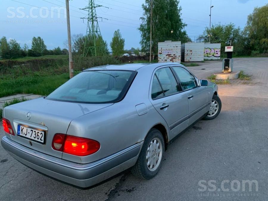 Mercedes-Benz E 240 1999 Rīga, ar dzinēja tilpumu 2.40 L un nobraukumu 220 tūkst. km par 1200 €, foto 6 vietnē AUTOMOTO.COM.LV