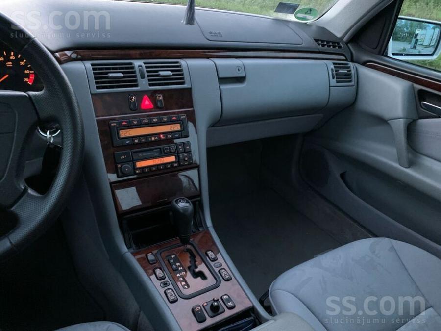 Mercedes-Benz E 240 1999 Rīga, ar dzinēja tilpumu 2.40 L un nobraukumu 220 tūkst. km par 1200 €, foto 9 vietnē AUTOMOTO.COM.LV