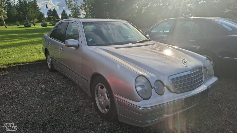 Мерседес E 240 2001 в Вилкавишкис, объемом двигателя 2.60 л и пробегом 173 тыс. км за 1600 €, фото 1 на AUTOMOTO.COM.LV
