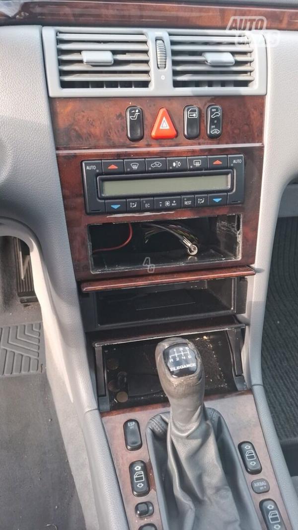Мерседес E 240 2001 в Вилкавишкис, объемом двигателя 2.60 л и пробегом 173 тыс. км за 1600 €, фото 4 на AUTOMOTO.COM.LV