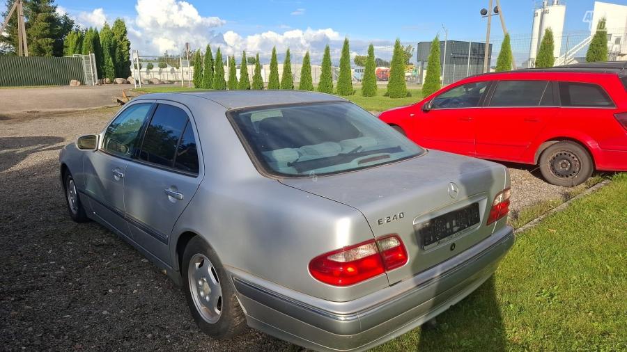 Мерседес E 240 2001 в Вилкавишкис, объемом двигателя 2.60 л и пробегом 173 тыс. км за 1600 €, фото 11 на AUTOMOTO.COM.LV