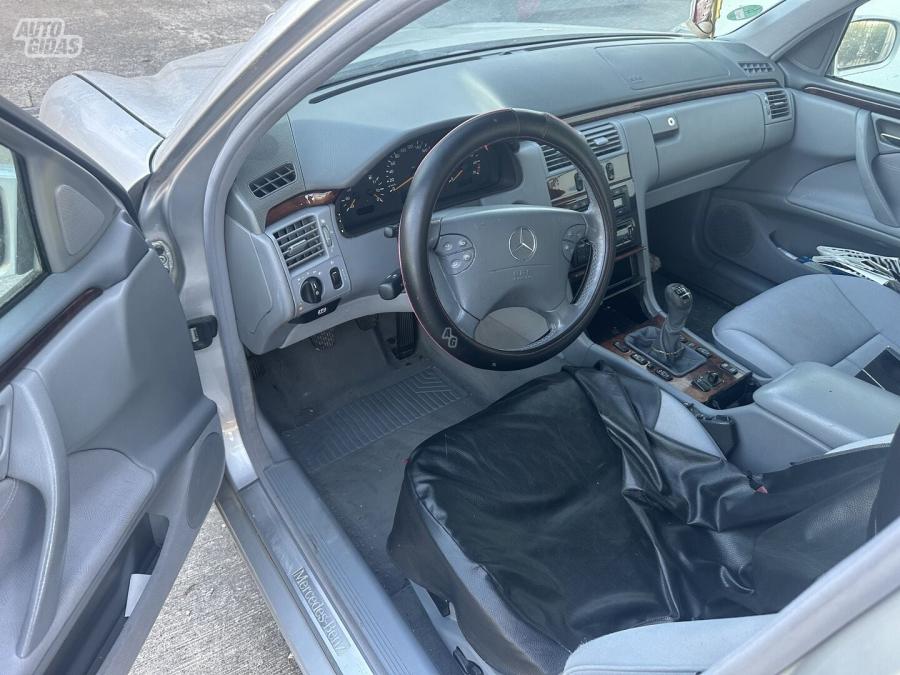 Мерседес E 240 2001 в Вилкавишкис, объемом двигателя 2.60 л и пробегом 173 тыс. км за 1600 €, фото 18 на AUTOMOTO.COM.LV
