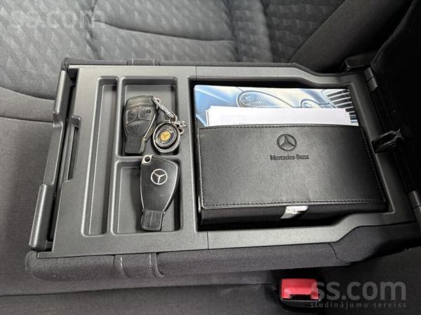 Mercedes-Benz E 240 2003 in Riga, with an engine capacity of 2.60 L and mileage of 167 thousand km for 2180 €, photo 9 on AUTOMOTO.COM.LV