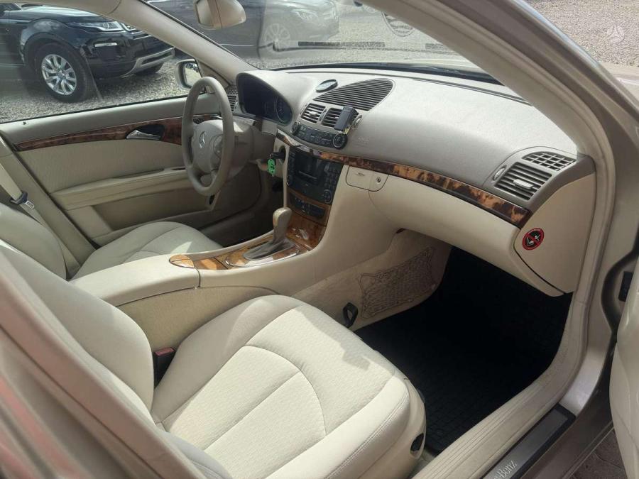 Белый Мерседес E 240 2002 в Выру, объемом двигателя 2.60 л и пробегом 323 тыс. км за 3400 €, фото 8 на AUTOMOTO.COM.LV