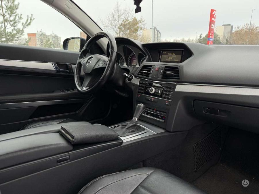 Melns Mercedes-Benz e-250 2009 Kauņa, ar dzinēja tilpumu 2.14 L un nobraukumu 291 tūkst. km par 7000 €, foto 5 vietnē AUTOMOTO.COM.LV